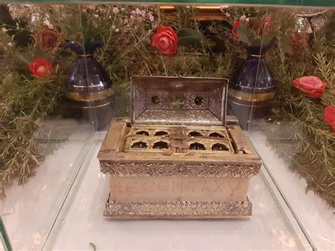 Ευλογία Το Ακάνθινο Στεφάνι του Ιησού έρχεται στα Τρίκαλα Trikalavoice