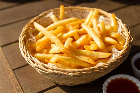 프렌치 프라이 칠리 Souce 머스터드와 케첩 신선하게 요리한 패티의 마술을 0명에 대한 스톡 사진 및 기타 이미지 0명 감자 요리 그릇 Istock