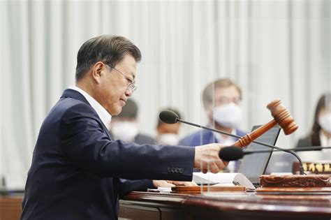 문재인 On Twitter 정부는 국제 정세와 경제 흐름 통화정책과 금융시장 동향 등을 면밀히 주시하면서 선제적이며 체계적으로 위험요인들을 관리해야 하겠습니다 금리