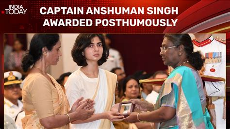 Video Captain Anshuman Singhs Widow Collects Gallantry Award India Today