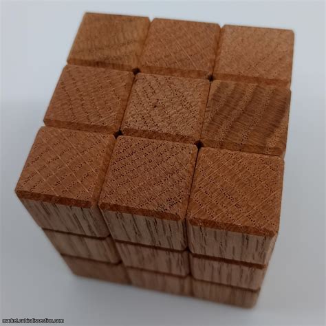 4 Piece Interlocking Cube 4 Piece Interlocking Cube