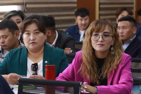 Баруун бүсийн хэвлэл мэдээллийн салбарт 100 гаруй хүн ажиллаж байна