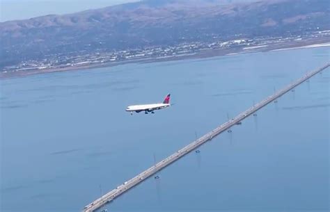 video plane appears to be stuck mid air during flight