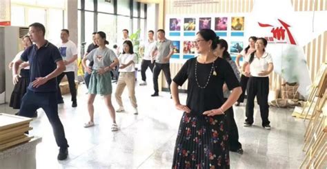 工间操跳起来 健康生活动起来