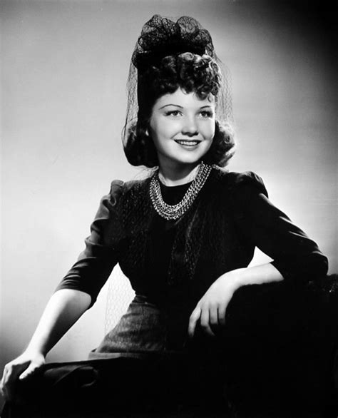 26 Glamorous Vintage Photos Of A Young Anne Baxter From The 1940s