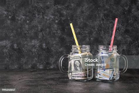 비즈니스 개념입니다 항아리에 돈 위기 평가 절하 돈을 절약 100 달러 지폐 미국 지폐 통화에 대한 스톡 사진 및 기타 이미지 100 달러 지폐 미국 지폐 통화 가계