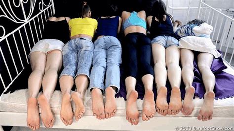 parade of 12 bare feet aged 19 to 62 part 3 of 6 20230826 barefoot show