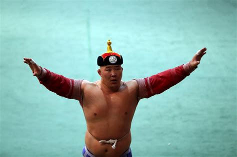 О Хангай Б Орхонбаяр тэргүүтэй 128 бөхийн барилдаан 13 30 цагт эхэлнэ