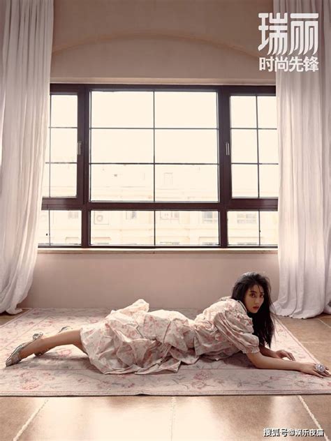 邢菲拍杂志封面写真大片清新甜美眼神清澈让人着迷 搜狐大视野 搜狐新闻