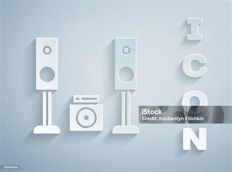 종이 는 회색 배경에 고립 된 두 개의 스피커 아이콘홈 스테레오를 잘라 음악 시스템 종이 아트 스타일 벡터 일러스트레이션 3차원 형태에 대한 스톡 벡터 아트 및 기타 이미지