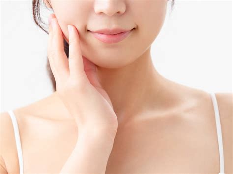 【慢性的なむくみを解消】リンパの流れをスムーズに「全身の巡りが良くなる」ヨガポーズ ヨガジャーナルオンライン