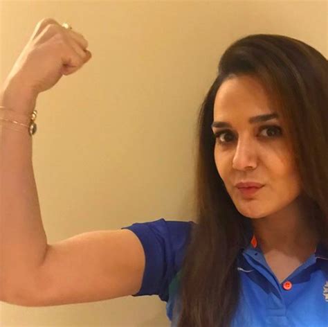 Preity Zinta Usia 44 Tahun Tetap Awet Muda Dan Imut Foto 1