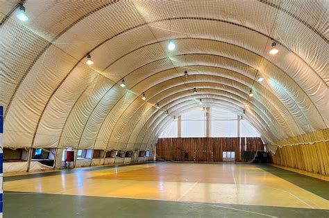 ثبت نام در کلاس فوتسال دختران استادیوم آزادی