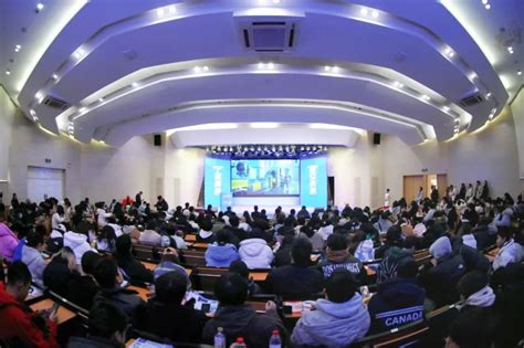 朱莹滢表示，在外学子们发展思进、成长思源，在学成之后回到家乡施展才华