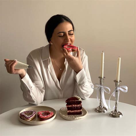 აჩმა🧀🧀 ️5 კვერცხი ️300მლ წყალი ️900 1000გ ფქვილი ️200გ გამდნარი კარაქი ️1კგ ყველი ️მარილი ️2