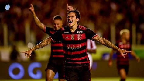 Flamengo Vence Bangu Com Hat Trick De Pedro E Assume A Liderança Do
