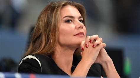 ბინები და მიწის ნაკვეთები რუბლიოვკაზე რა ქონებას ფლობს ალინა კაბაევა