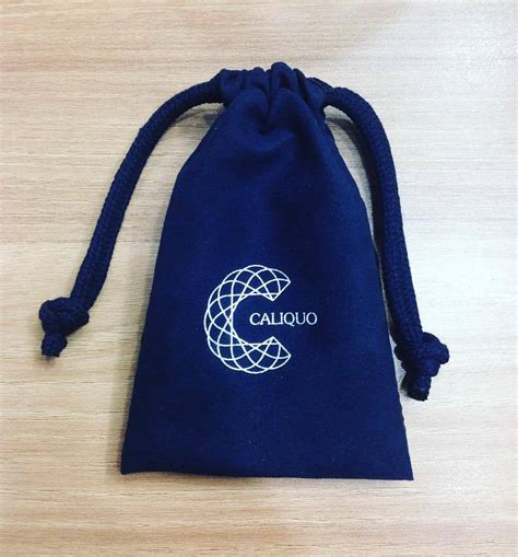 흰색 전사인쇄는 아니고 은색 실크스크린 인쇄인데 은분 인쇄라서 마치 흰색 인쇄처럼 보임 Lamb Lamb