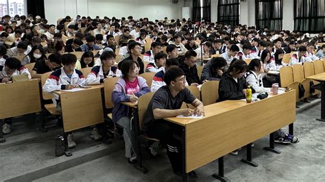 地球科学与工程学院举办第二十一期入党积极分子培训班开学典礼暨第一讲 西安石油大学地球科学与工程学院