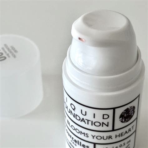 💖 샵 필수템 꾸셀 화이트핑크 파운데이션 피부타입 19호여쿨건성 집에 쓰지 못하는