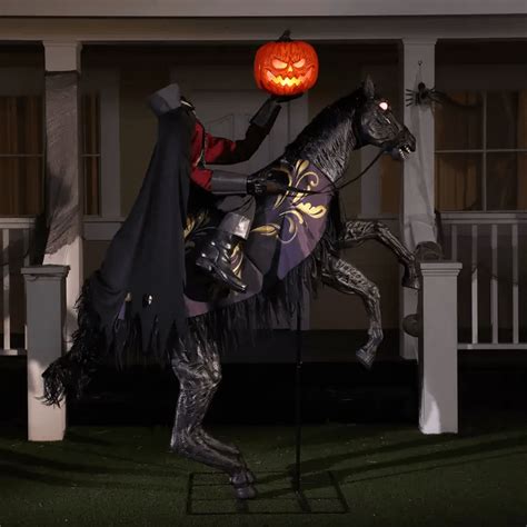 Headless Horseman Prop Brought Back After 4 years! : r/HalloweenProps