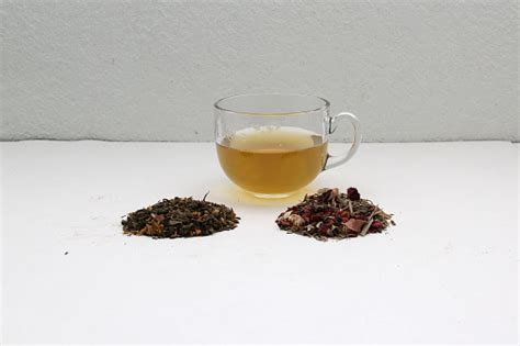 차 만들기 도구 유리 컵 인퓨저 봉지 말린 탈수 허브 숟가락 이완 및 질병 치료 0명에 대한 스톡 사진 및 기타 이미지 Istock