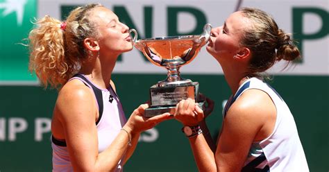 クレチコバが全仏op女子単複2冠を達成男子決勝はジョコビッチvsチチパス スポーティングニュース