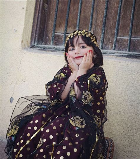 Kuwaiti Girl With Traditional Kuwait Clothes