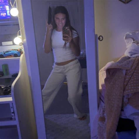 Neeli Baker Neelibaker Snapchat Stories Spotlight And Lenses