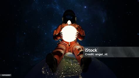 우주 비행사는 행성 지구에 앉아 빛나는 별 행성을 손에 들고 있습니다 우주의 우주 비행사 우주 탐사 달 탐사 성운의 별과 은하를 배경으로 한다 3d 렌더링 3차원 형태에