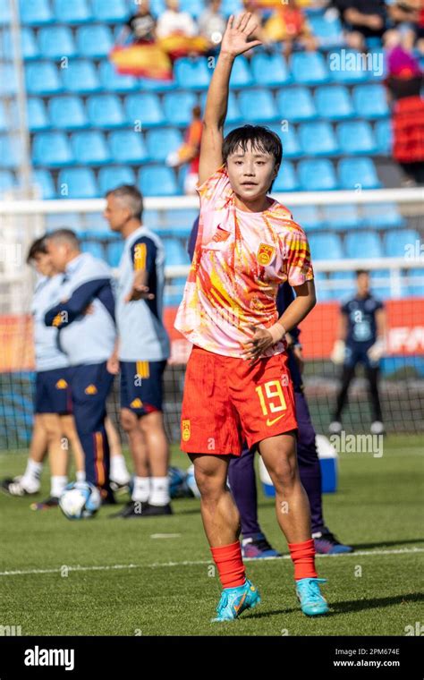 Zhang Linyan 19 Chine En Action Lors De Léchauffement Avant Le Match Amical International Des