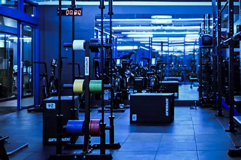 사이버틱한 블루 컬러 포인트 모던 인더스트리얼 148평 피트니스 센터 인테리어 아산 용화동