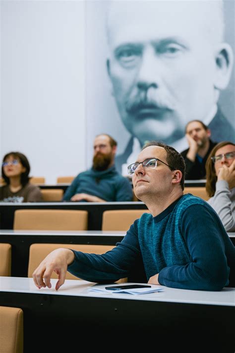 Random Embeddings Of Graphs In Surfaces Seminar Series