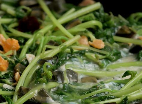 家常蔬菜食谱 金银蛋苋菜，咸蛋提鲜，消暑清甜！ 苋菜 金银蛋 咸蛋 新浪新闻