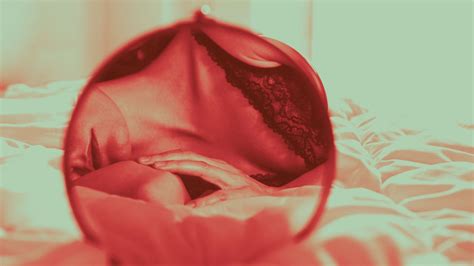 We Should All Try Having More Mirror Sex Allure