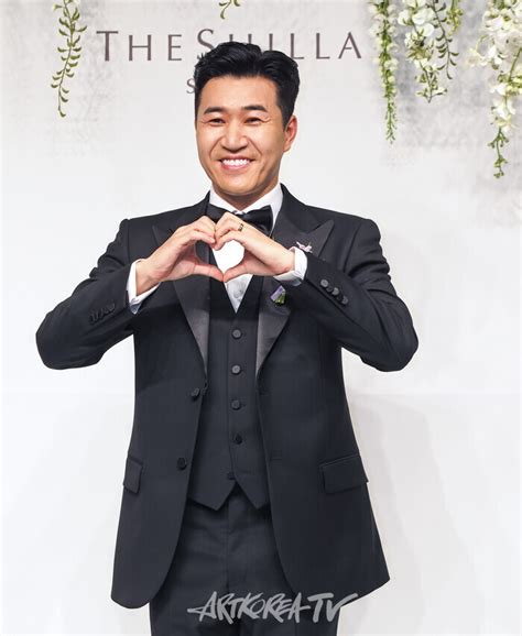 [ak포토] 김종민 기쁨의 환한 미소