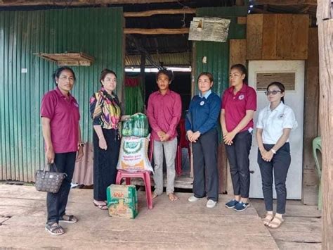 លោក ក្រូច បូរីសីហា អភិបាលស្រុក និងជាប្រធានអនុសាខាកាកបាទក្រហមកម្ពុជាស្រុក បានចាត់លោកស្រី អ៉ិន