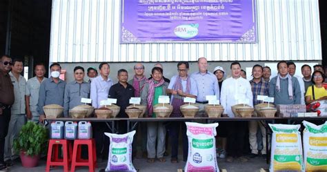 រដ្ឋមន្ត្រីក្រសួងកសិកម្ម រុក្ខាប្រមាញ់ និងនេសាទ ក្នុងដំណើរទស្សនកិច្ច មកកាន់ទីតាំងផលិតពូជស្រូវ