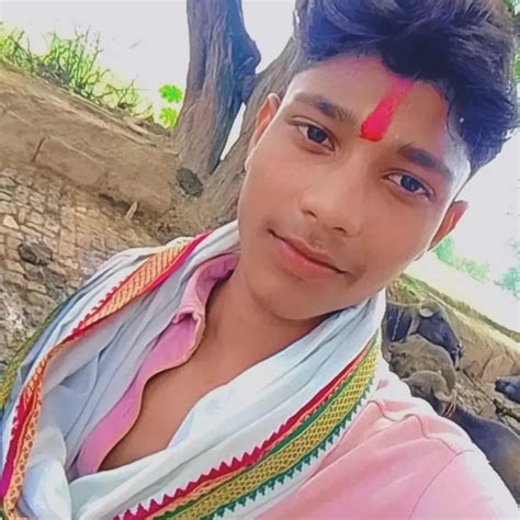 “🚀 Tesla Cybertruck Future Ke Vehicle Ka Ek Glimpse 🚙 🔹 Design