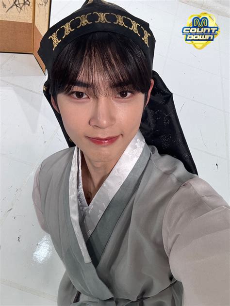 [잡담] 엥 아니 성한빈 한복 사이로 타투보여 인스티즈 Instiz 연예 카테고리