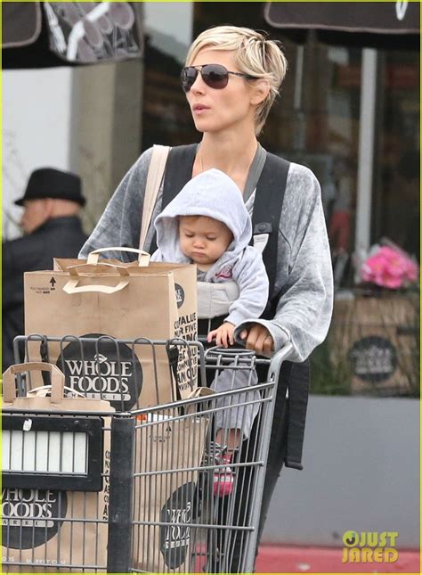 Elsa Pataky And India Mommy Daughter Errands Photo 2834378 Celebrity