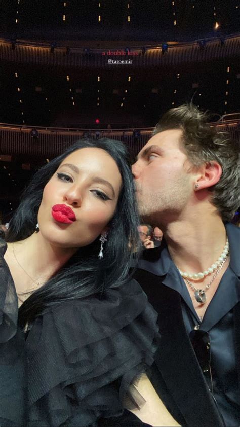 Sofia And Taro Emir Sevgililer