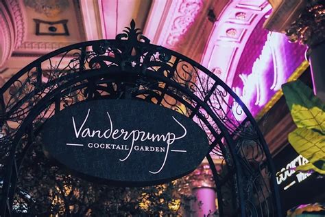 Inside Lisa Vanderpumps Cocktail Garden In Vegas