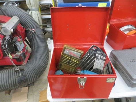 Makita 38 Drills Assorted Bits In Steel Box Lambrecht Auction Inc