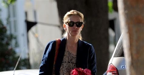 40대 줄리아로버츠 군살 하나없는 앙상한 각선미