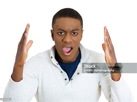 근접 촬영 초상화 화가 분노 화가 화가 심 술 남자 입을 열고 쓴 공기 비명 고 함을 손합니다 Scandal에 대한 스톡 사진 및 기타 이미지 Istock