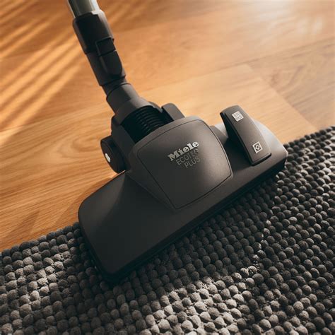 Miele Blizzard Cx1 Red Mango Rdeča Sesalniki