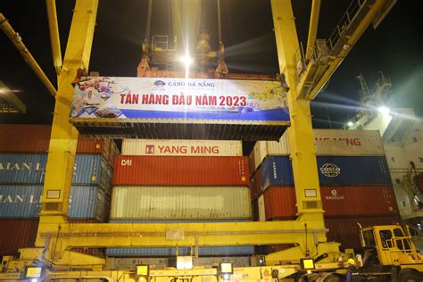 CÔNG TY CỔ PHẦN CẢNG ĐÀ NẴNG TỔ CHỨC LỄ ĐÓN TẤN HÀNG ĐẦU NĂM Da Nang Port