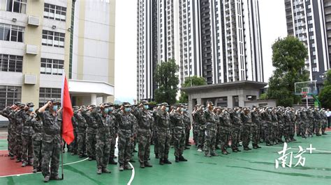展军姿铸军魂，连州举行基干民兵点验大会进行了人武部成效