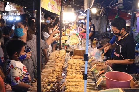 10 ตลาดนัดกลางคืน เดินช้อป ชิม ชิล ไปง่ายทั่วกรุงเทพ